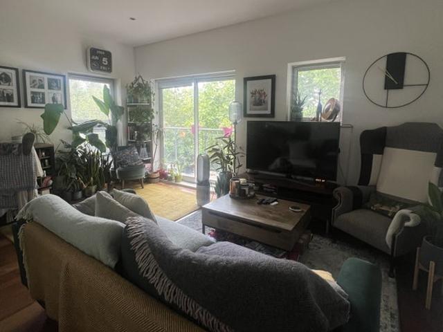 Room at Birdwood Avenue, Greater London