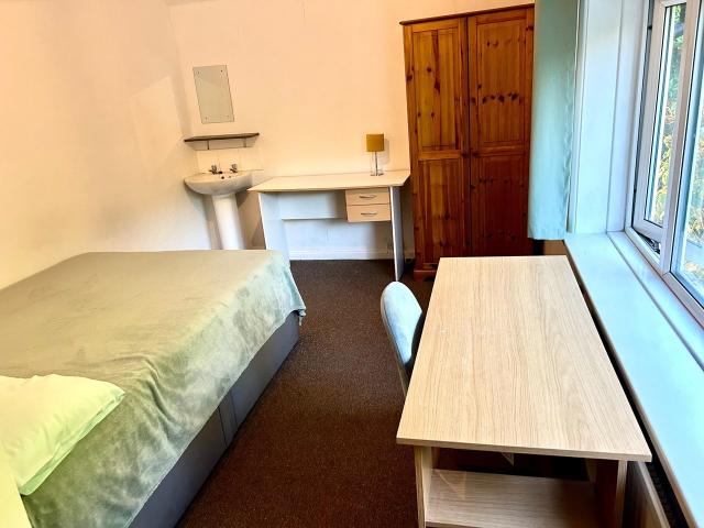 Room at Birdham Road, Brighton