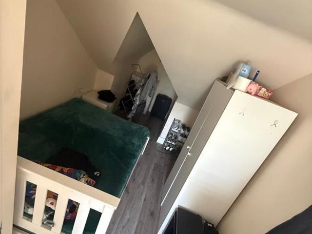 Room at Birstall Road, Greater London