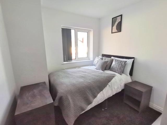 Room at Black Lake, Sandwell