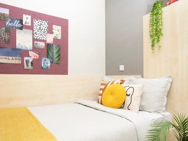 Room at Blackfriars Road, Glasgow