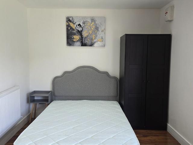 Room at Blackhorse Drive, Old Stratford