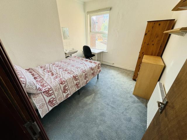 Room at Blackman Lane, Leeds