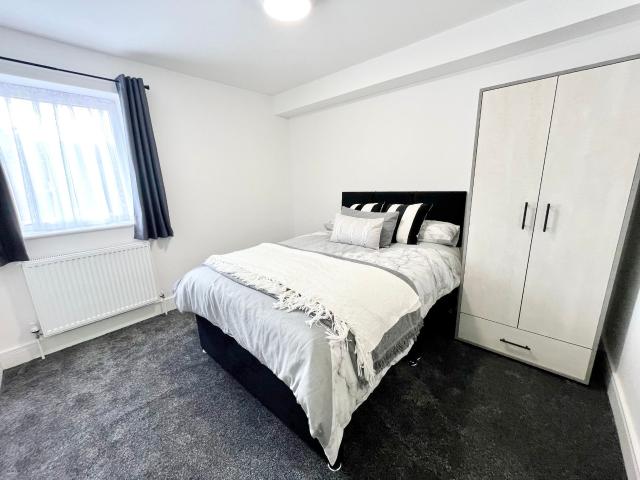 Room at Blackmead, Peterborough