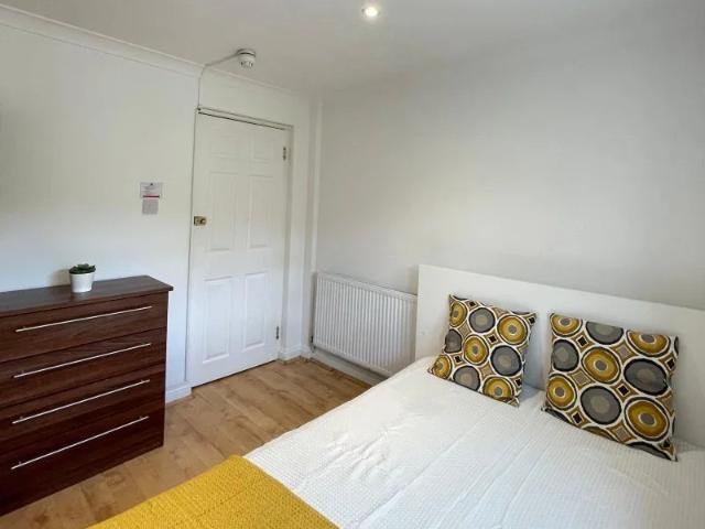 Room at Black's Road, Greater London