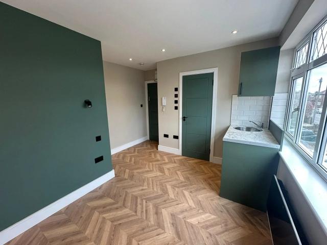 Room at Blacksmith's Lane, Greater London