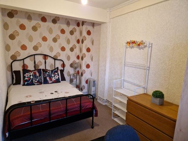 Room at Blackwall Lane, Greater London