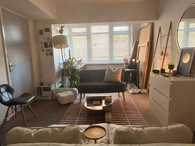 Room at Blackwell Close, Greater London
