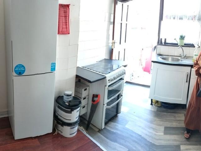 Room at Blaenclydach Street, Cardiff