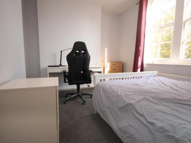 Room at Blakenham Court, Greater London
