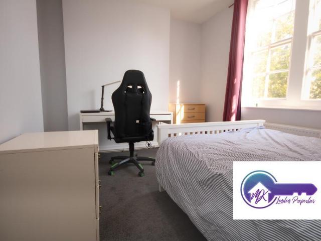 Room at Blakenham Court, Greater London