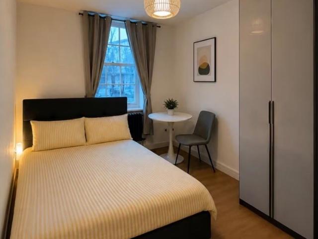 Room at Blakenham Court, Greater London
