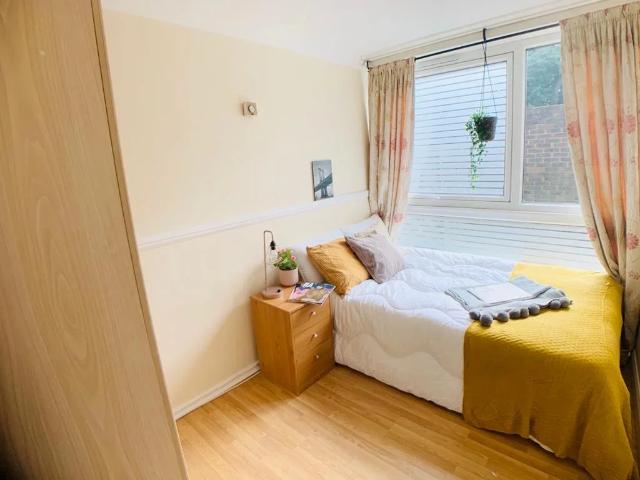 Room at Blenheim Court, Greater London
