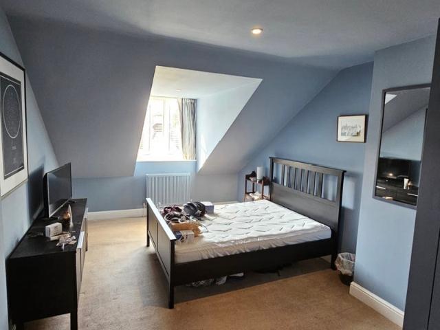 Room at Blenheim Gardens, Greater London