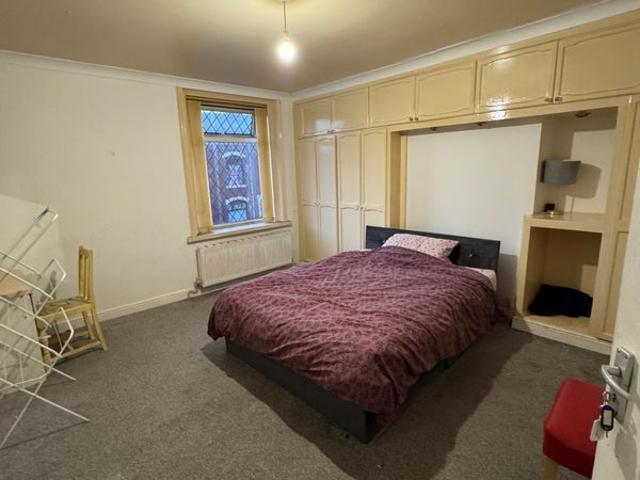 Room at Blenheim Street, Shaw