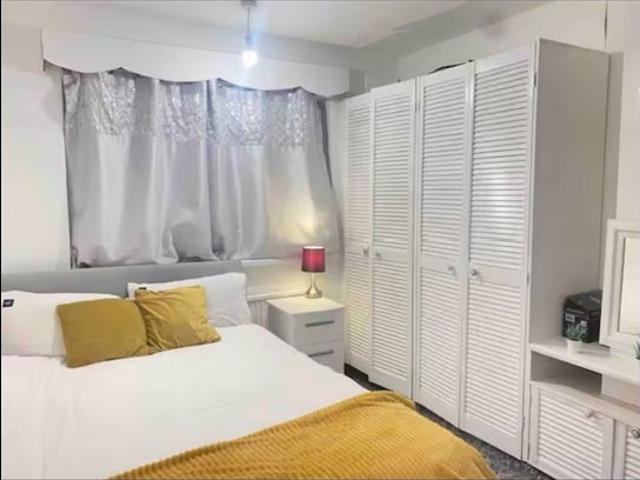 Room at Blundell Road, Luton