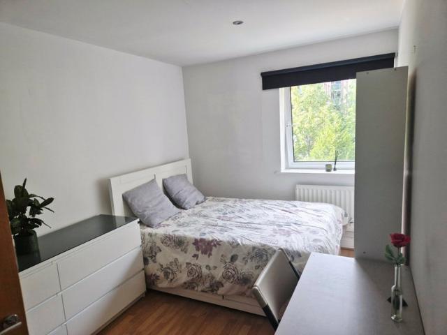 Room at Booth Road, Greater London