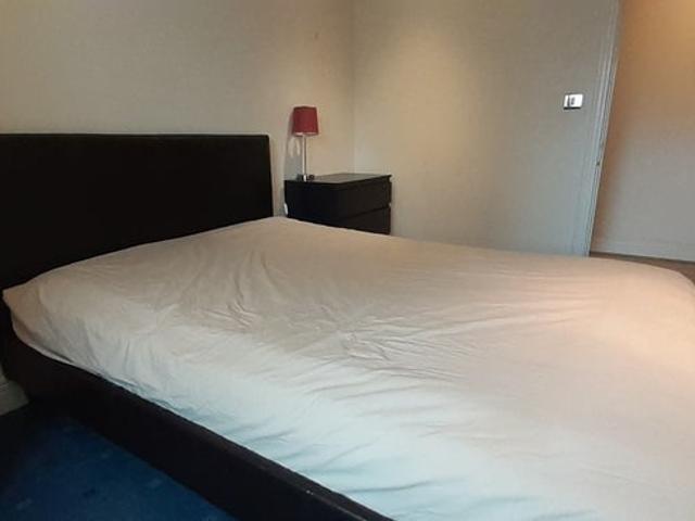 Room at Booth Road, Greater London