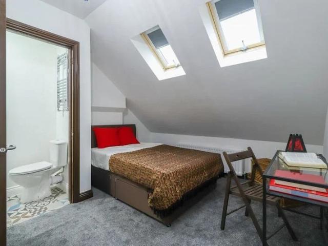 Room at Bolingbroke Road, Coventry
