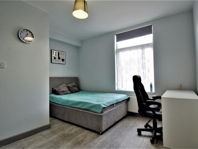 Room at Bolingbroke Road, Coventry