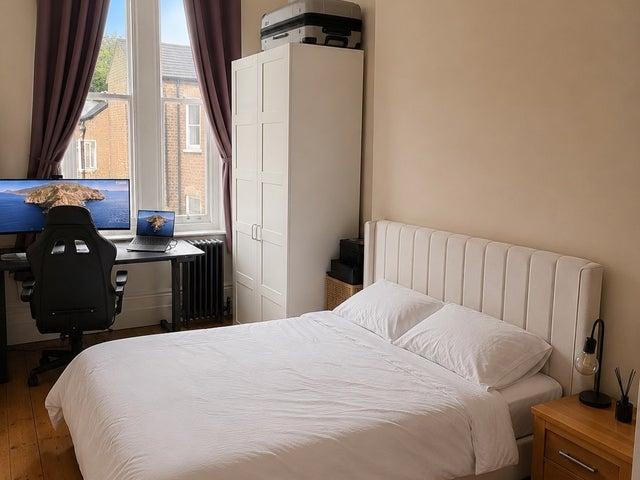 Room at Bolingbroke Road, Greater London