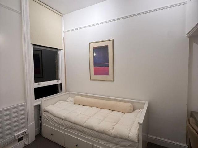 Room at Bolton Gardens, Greater London