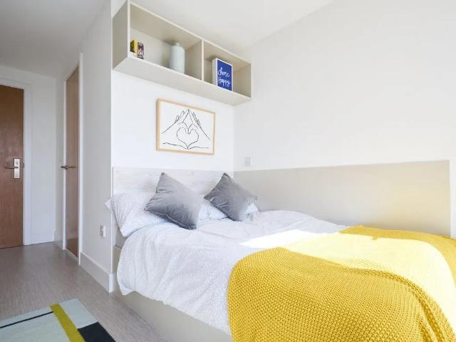 Room at Bolton Street, Liverpool