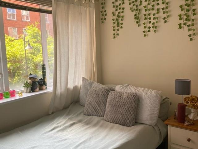 Room at Bombay Street, Manchester