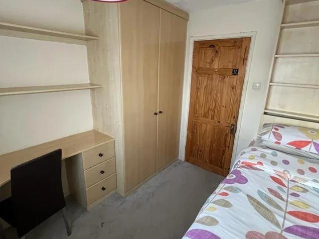 Room at Bonnington Walk, Bristol