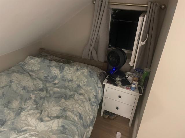 Room at Boston Road, Greater London