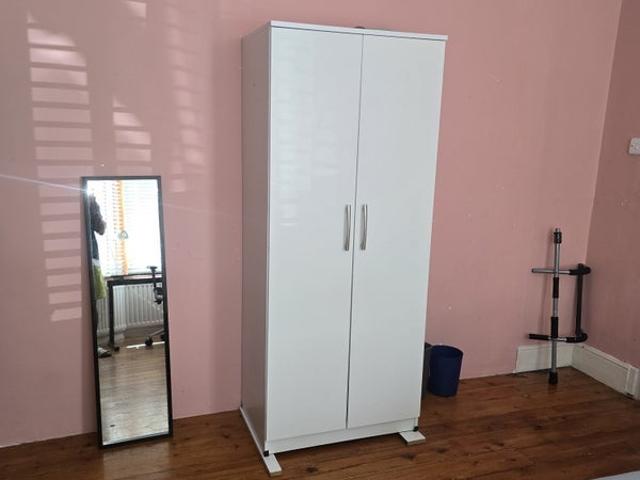 Room at Boston Road, Greater London