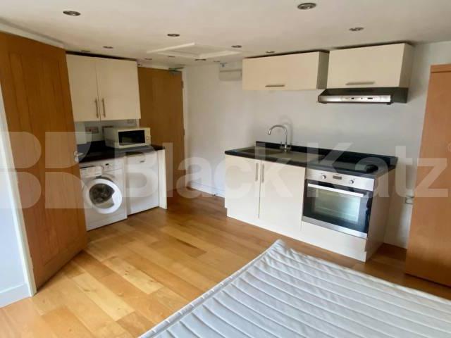 Room at Borough High Street, Greater London