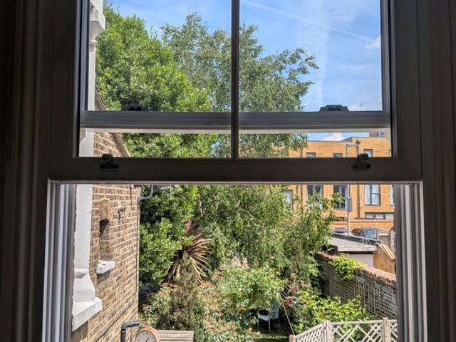 Room at Bowen Drive, Greater London