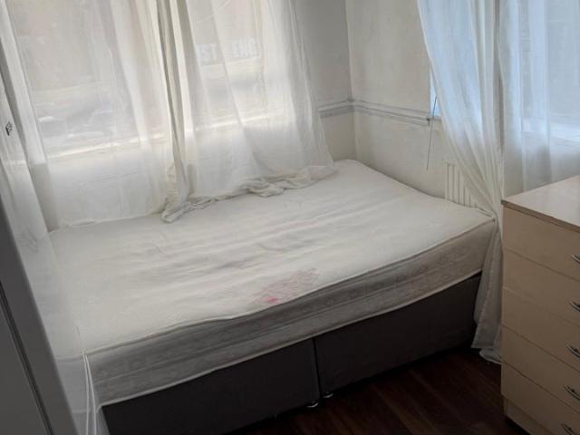 Room at Bower Hill, Epping Forest