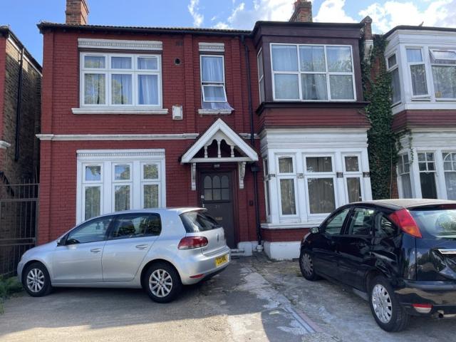 Room at Bowes Road, Greater London