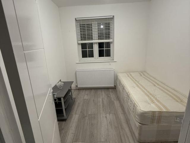 Room at Bowes Road, Greater London