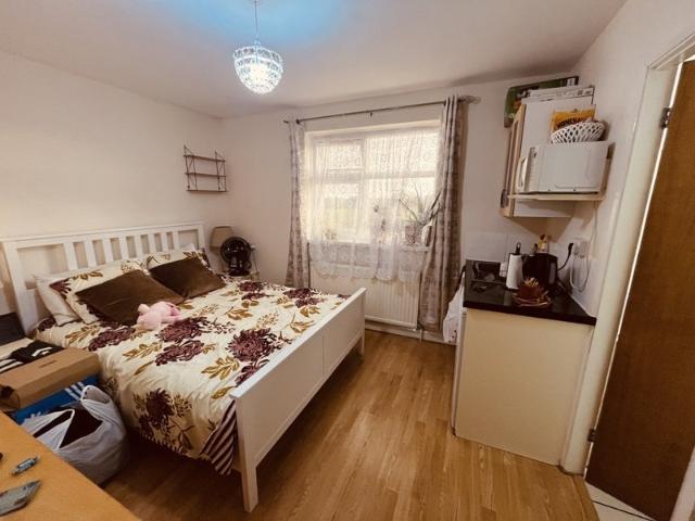 Room at Botwell Common Road, Greater London