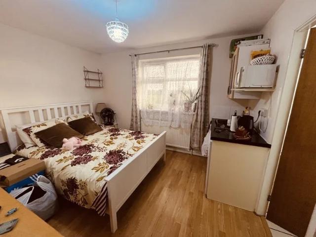 Room at Botwell Common Road, Greater London