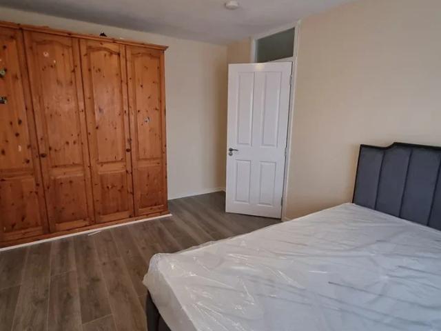 Room at Bounces Road, Greater London