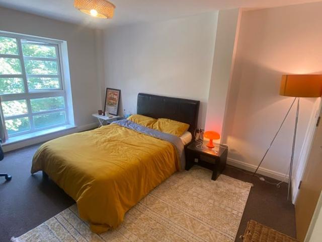 Room at Boundary Lane, Manchester
