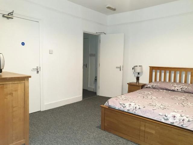 Room at Boundary Road, Chatham