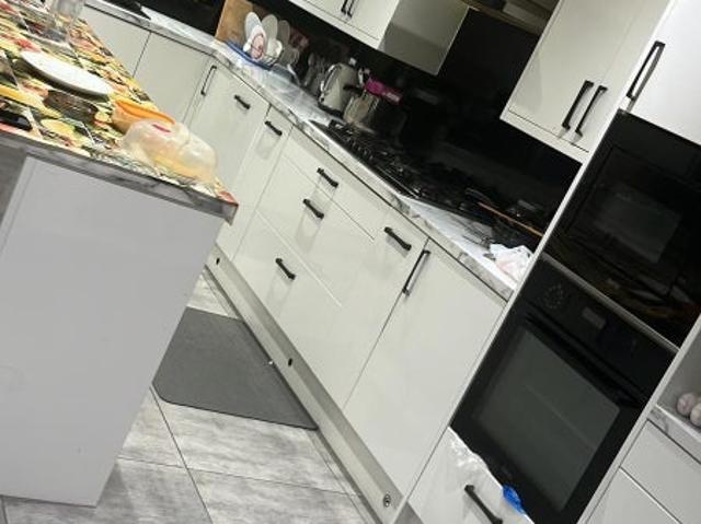 Room at Boundary Road, Greater London