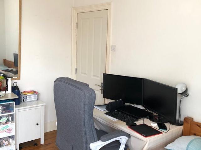 Room at Boundary Road, Greater London