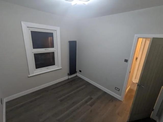 Room at Boundary Road, Greater London