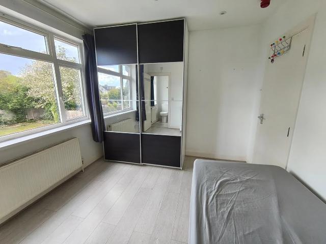 Room at Boundaries Road, Greater London