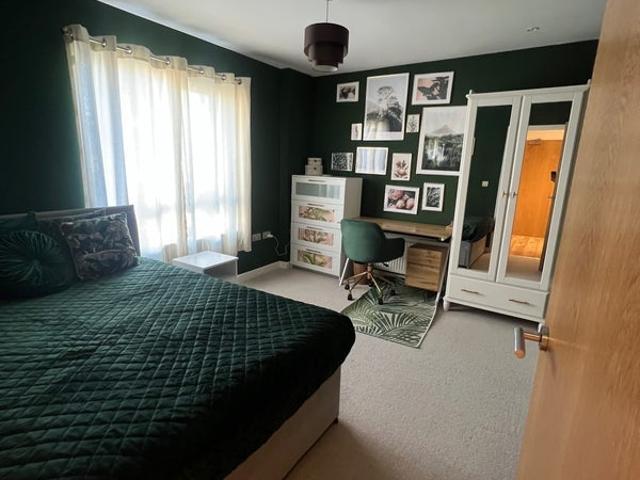 Room at Bounds Green Road, Greater London