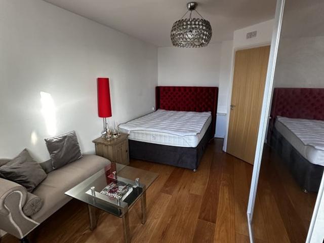Room at Bounds Green Road, Greater London