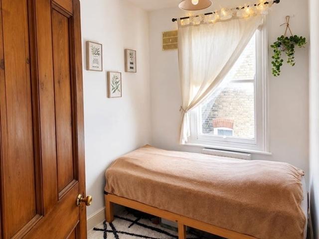Room at Bounds Green Road, Greater London