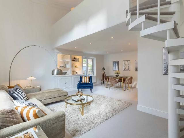 Room at Bourne Street, City of Westminster