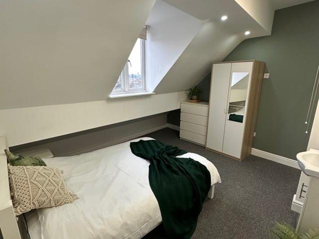 Room at Bournville Lane, Birmingham